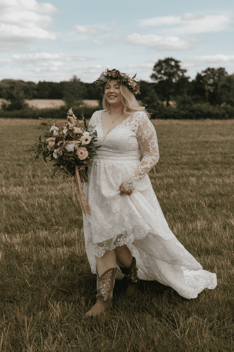 18 Boho Plus Size Wedding Dresses for Free-Spirited Curvy Brides ...